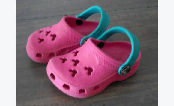 Paire De Crocs Enfant Annonce Vêtements Enfant Et Bébé Parc De La