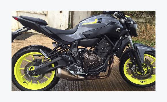 Mt07 night fluo - Motos, scooters & quads Martinique • Cyphoma