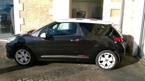 Citroën ds3 black with checkered roof - Cars Saint Martin • Cyphoma